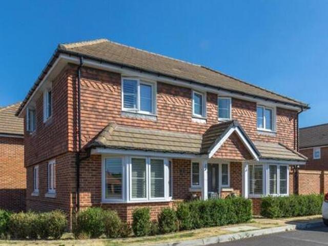 4 Bedroom Detached House For Sale In Spencers Wood