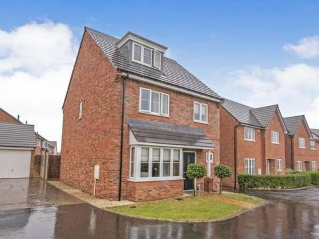 4 bedroom detached house for sale in Spiers Crescent Evesham WR11