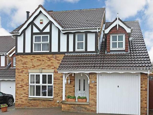 4 bedroom detached house for sale in Spring Lane New Crofton WF4