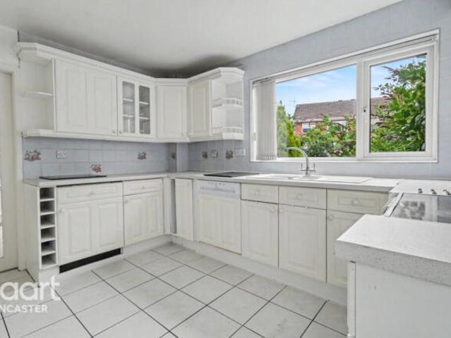 4 bedroom detached house for sale in Springwell Lane, Balby, Doncaster, DN4