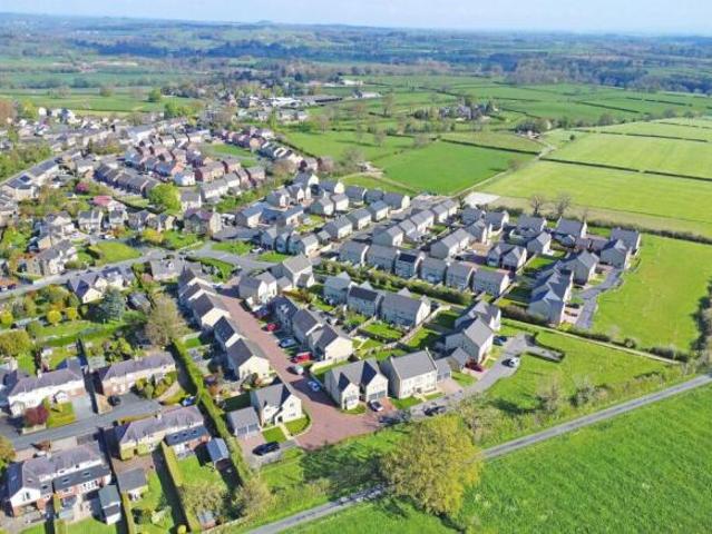 4 bedroom detached house for sale in Spruisty Green, Killinghall, HG3
