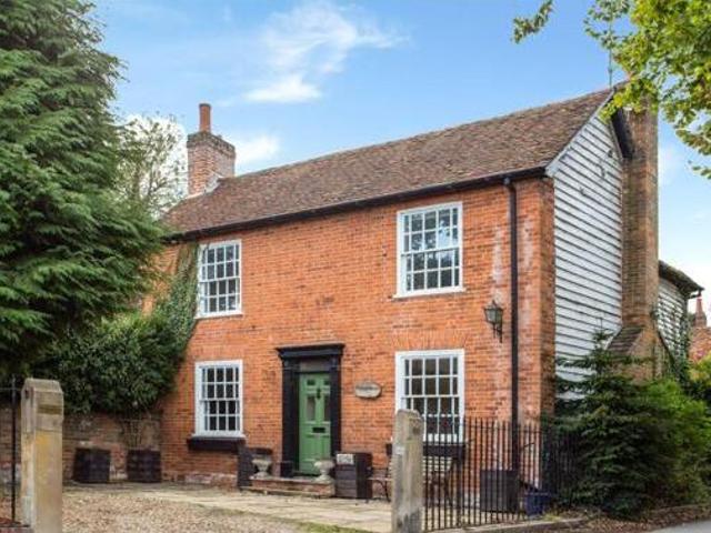 4 Bedroom Detached House For Sale In St. Albans, Hertfordshire