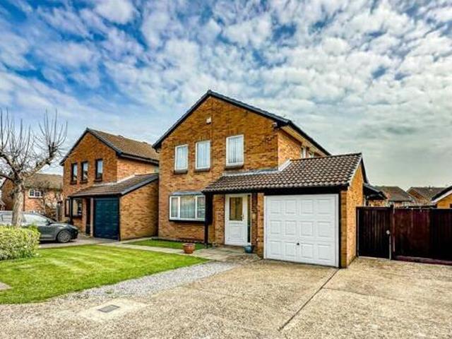 4 Bedroom Detached House For Sale In St. Albans, Hertfordshire