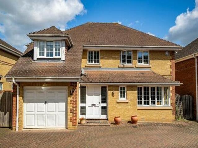 4 Bedroom Detached House For Sale In St. Albans, Hertfordshire