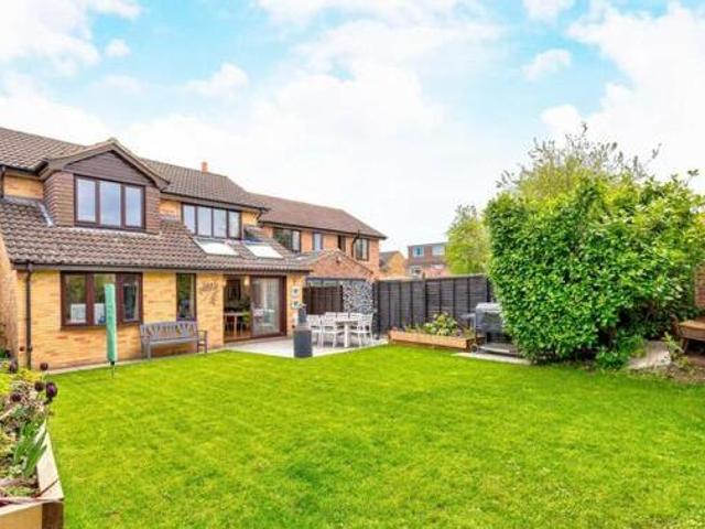 4 Bedroom Detached House For Sale In St. Albans, Hertfordshire