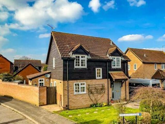 4 Bedroom Detached House For Sale In St. Albans, Hertfordshire