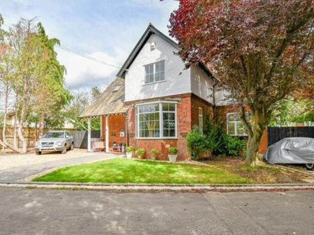 4 Bedroom Detached House For Sale In St. Albans