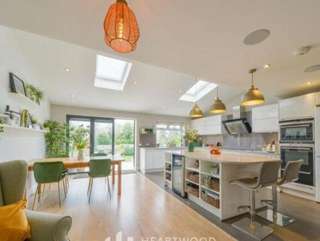 4 Bedroom Detached House For Sale In St. Albans
