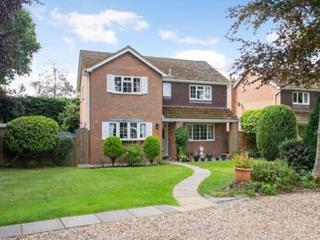4 Bedroom Detached House For Sale In St. Albans