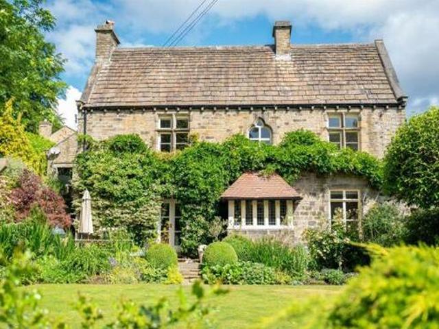4 Bedroom Detached House For Sale In St. Helens Gate, Almondbury