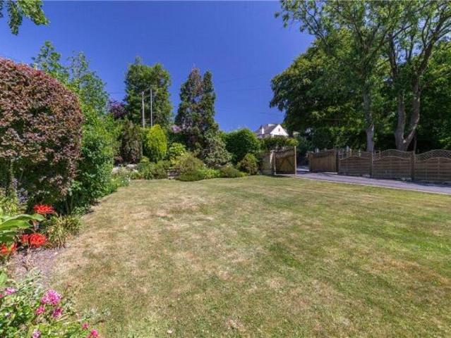 4 bedroom detached house for sale in St. Helens Lane, Leeds, West Yorkshire, LS16