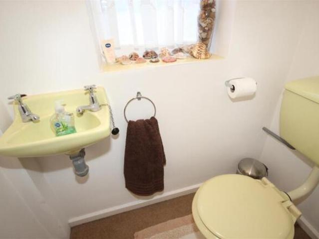 4 bedroom detached house for sale in St. Johns Close, Aberford, Leeds, LS25