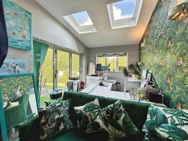 4 bedroom detached house for sale in St. James Meadow Road, Leamington Spa, CV32