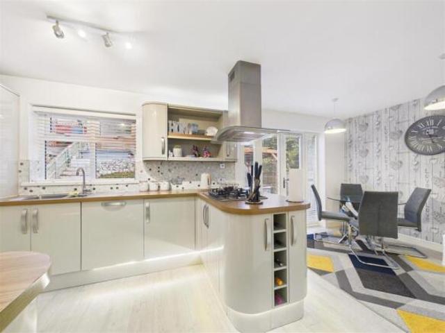 4 bedroom detached house for sale in St. Marys Close, Hessle, HU13