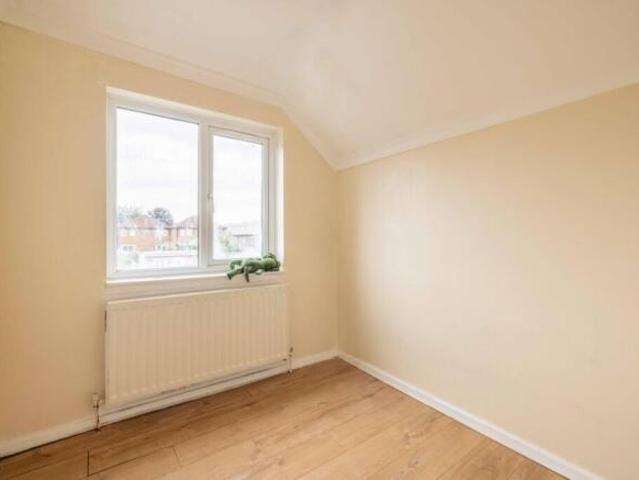 4 bedroom detached house for sale in St Pauls Avenue, Slough, SL2