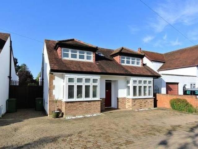 4 bedroom detached house for sale in Staines Road StainesuponThames TW18 TW18
