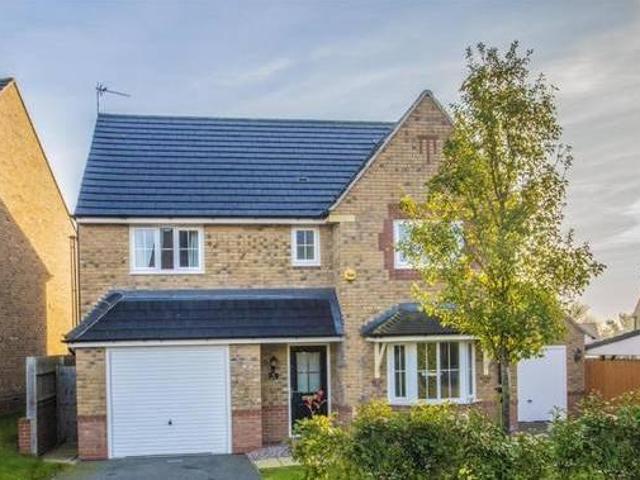4 bedroom detached house for sale in Stanley Close Oakley Vale NN18