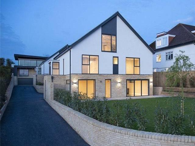4 bedroom detached house for sale in Station Road Broadway Worcestershire WR12 WR12