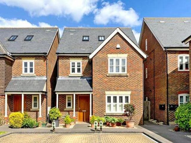 4 Bedroom Detached House For Sale In Station Road, East Preston