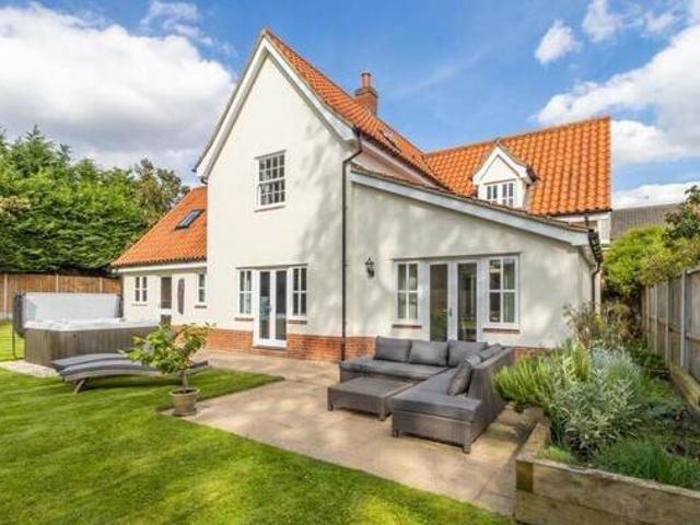4 Bedroom Detached House For Sale In Station Road