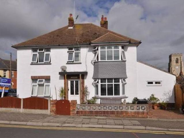 4 bedroom detached house for sale in STATION STREET WALTONONTHENAZE CO14