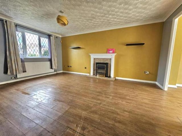 4 bedroom detached house for sale in Stewarts Mill Lane, Abbeymead, Gloucester, GL4