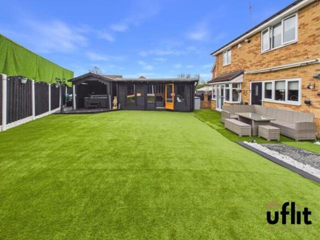 4 bedroom detached house for sale in Steven Place, Chapeltown, Sheffield, S35
