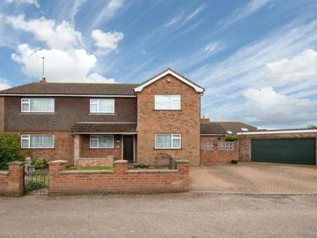 4 bedroom detached house for sale in Stockdale Toddington LU5