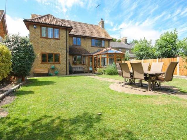 4 bedroom detached house for sale in Stocks Lane, Kelvedon Hatch, CM15