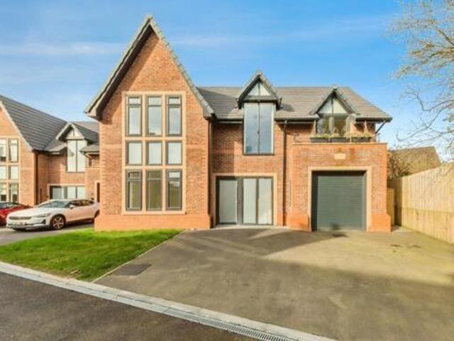 4 Bedroom Detached House For Sale In Stoke on trent, Cheshire