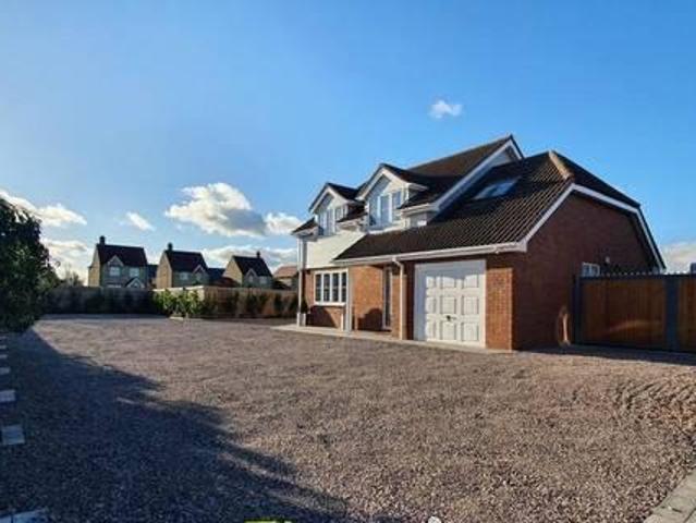 4 bedroom detached house for sale in Stonebridge Road Steventon OX13