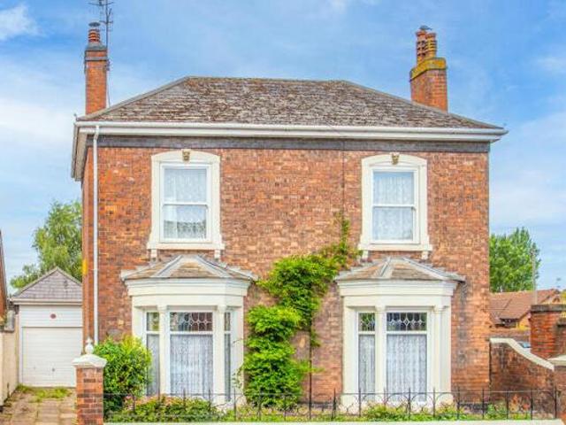 4 Bedroom Detached House For Sale In Stourbridge, West Midlands