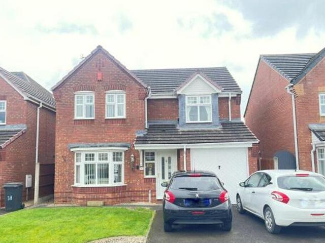 4 Bedroom Detached House For Sale In Stretton, Burton on trent