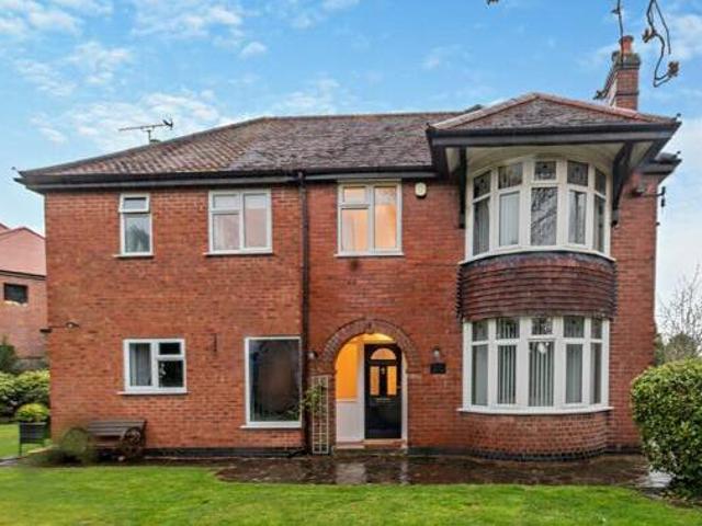 4 Bedroom Detached House For Sale In Stretton, Burton on trent