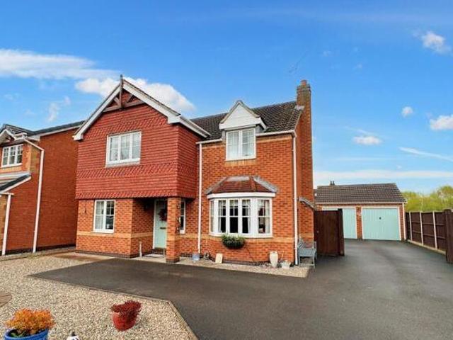 4 Bedroom Detached House For Sale In Stretton, Burton on trent