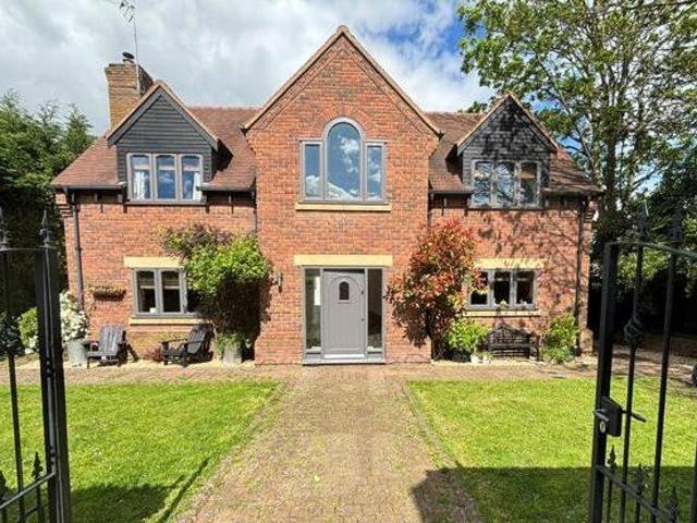 4 Bedroom Detached House For Sale In Stroud Road