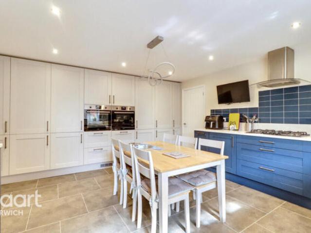 4 bedroom detached house for sale in Sutherland Avenue, Norwich, NR6