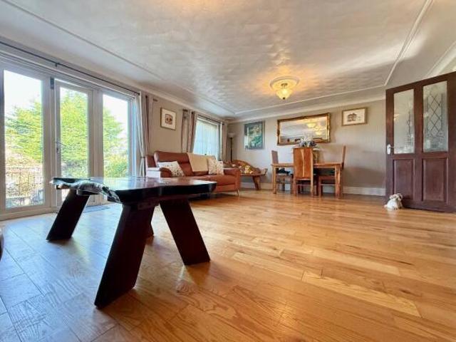 4 bedroom detached house for sale in Sutherland Place, South Luton, Bedfordshire, LU1 3SY, LU1