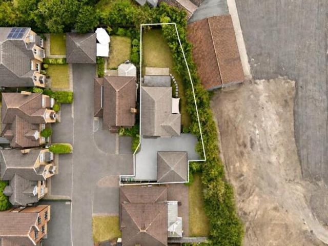 4 bedroom detached house for sale in Suffolk Close, London Colney, St. Albans, Hertfordshire, AL2