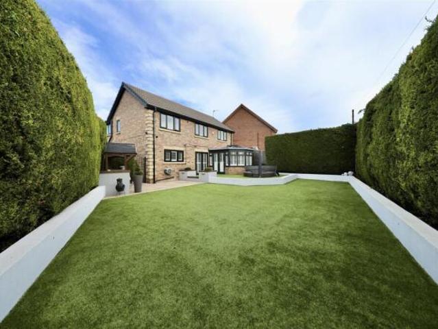 4 bedroom detached house for sale in Summer Meadows, Bilton, Hull, HU11