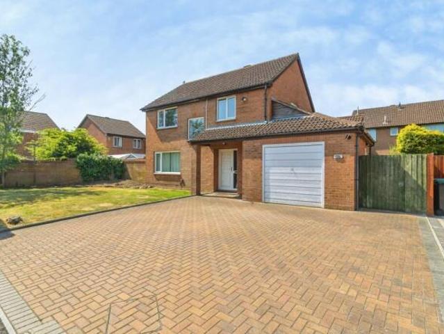 4 bedroom detached house for sale in Summerhayes, Great Linford, Milton Keynes, Buckinghamshire, MK14