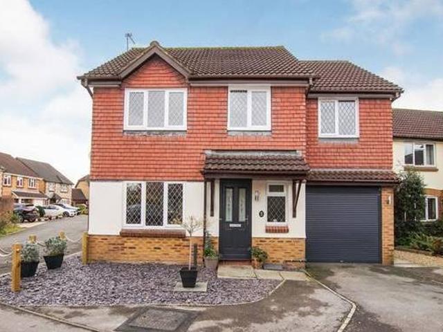 4 bedroom detached house for sale in Summers Mead Yate Bristol BS37