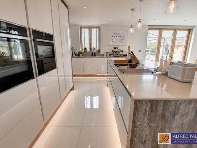 4 bedroom detached house for sale in Sunniside Lane, Cleadon, SR6
