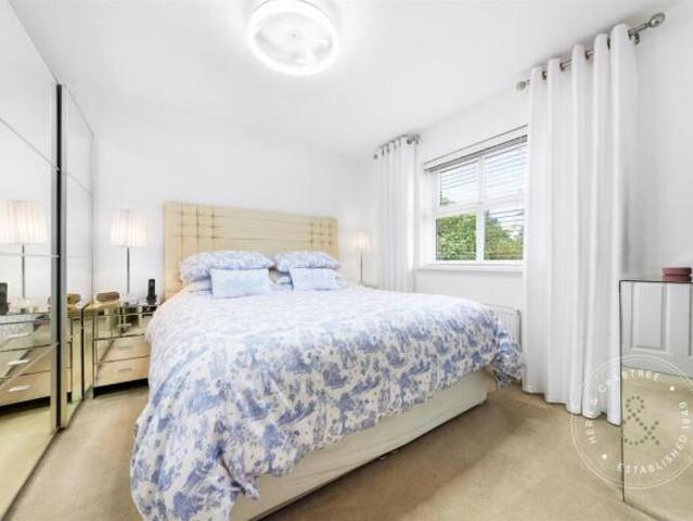 4 bedroom detached house for sale in Sunnybank Close, Whitchurch, Cardiff, CF14