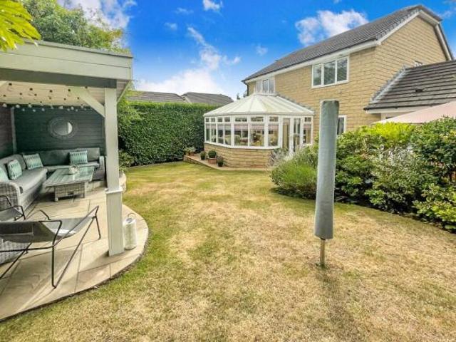 4 bedroom detached house for sale in Sunnyhill Avenue, Kirkheaton, Huddersfield, West Yorkshire, HD5