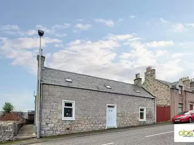 4 Bedroom Detached House For Sale In Sunnyside, Argyle Street.