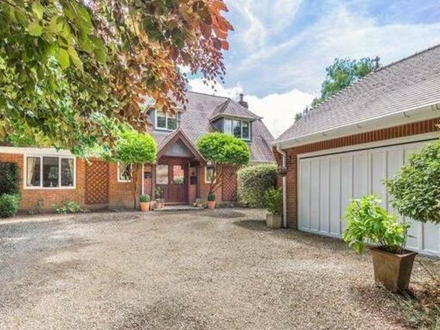 4 bedroom detached house for sale in Sunnyside Road Headley Down GU35
