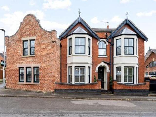 4 Bedroom Detached House For Sale In Swadlincote, Leicestershire