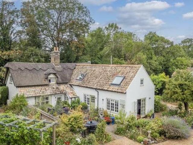 4 bedroom detached house for sale in Swan Road Fenstanton Cambridgeshire PE28