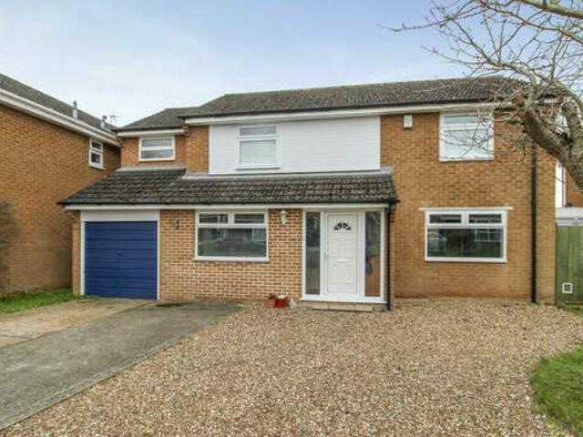 4 bedroom detached house for sale in Swanscourt Twyford RG10